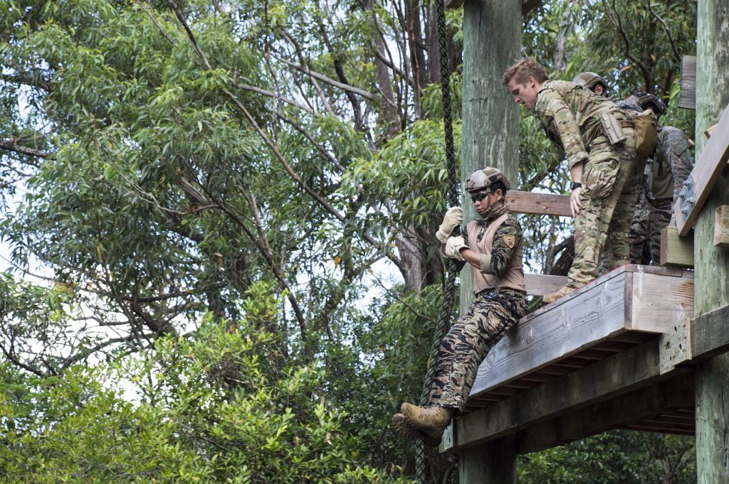 SOF Teams conduct Fast Rope Insertion & Extraction System training ...