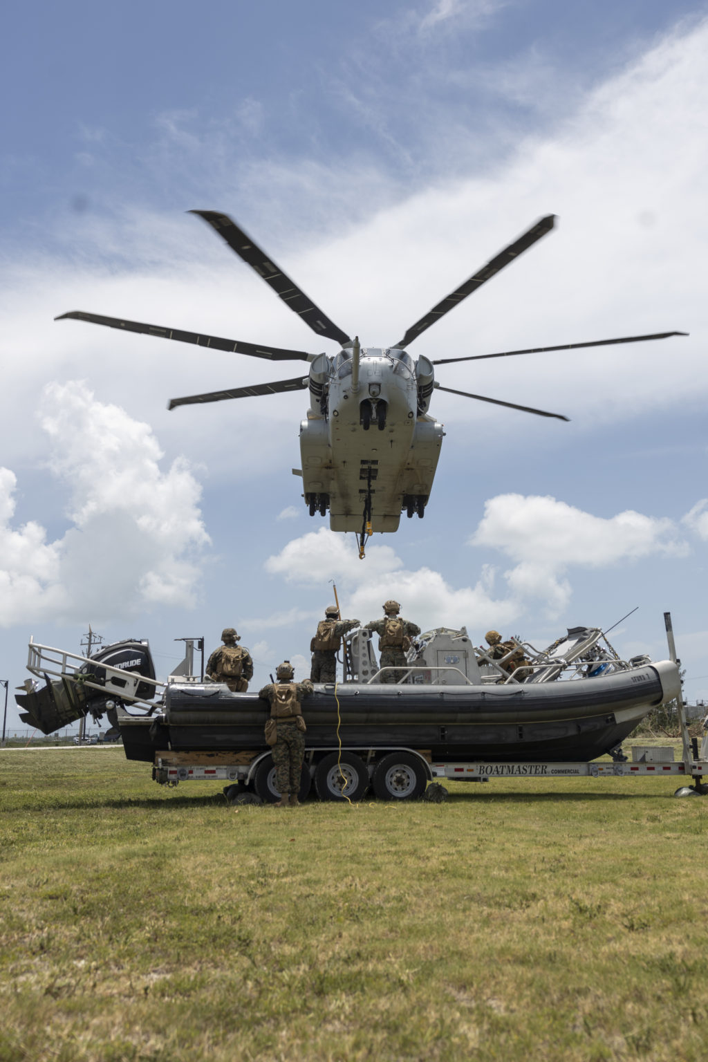 U.S. Marines with HMH-461 and 2nd DSB execute external lifts - Second ...